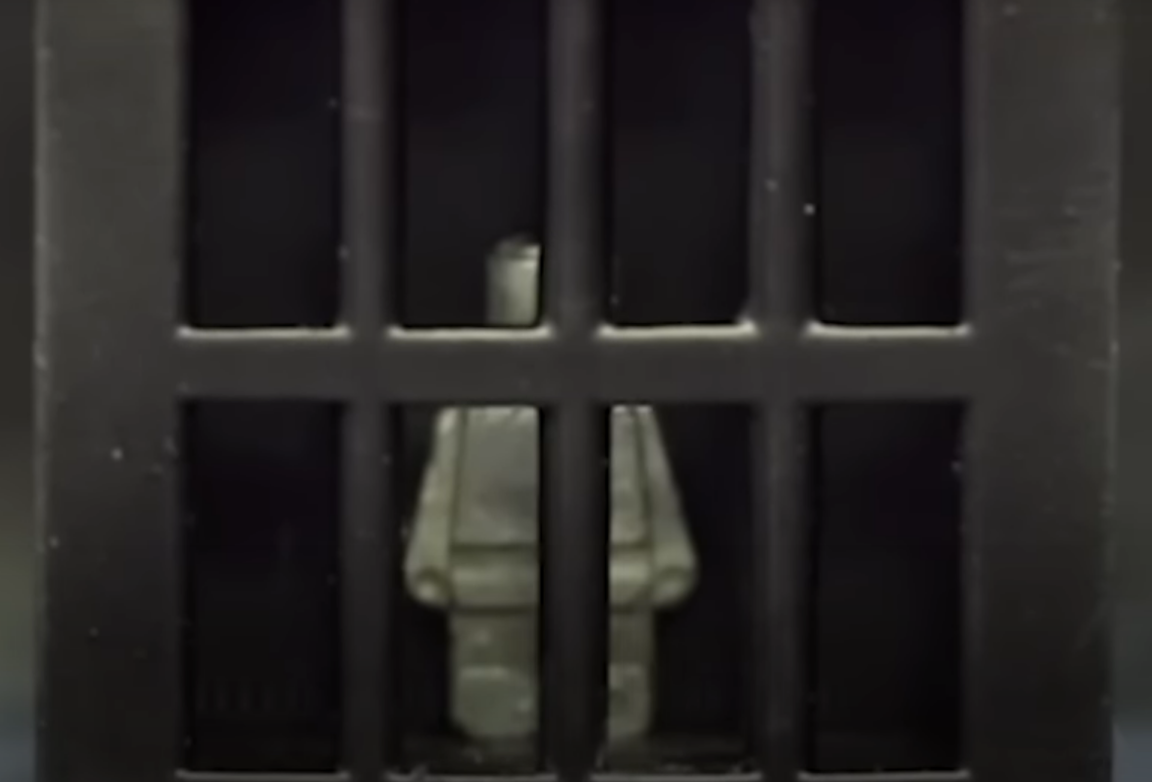 Scientists Create Shape-Shifting Miniature Robot That Melts and ...